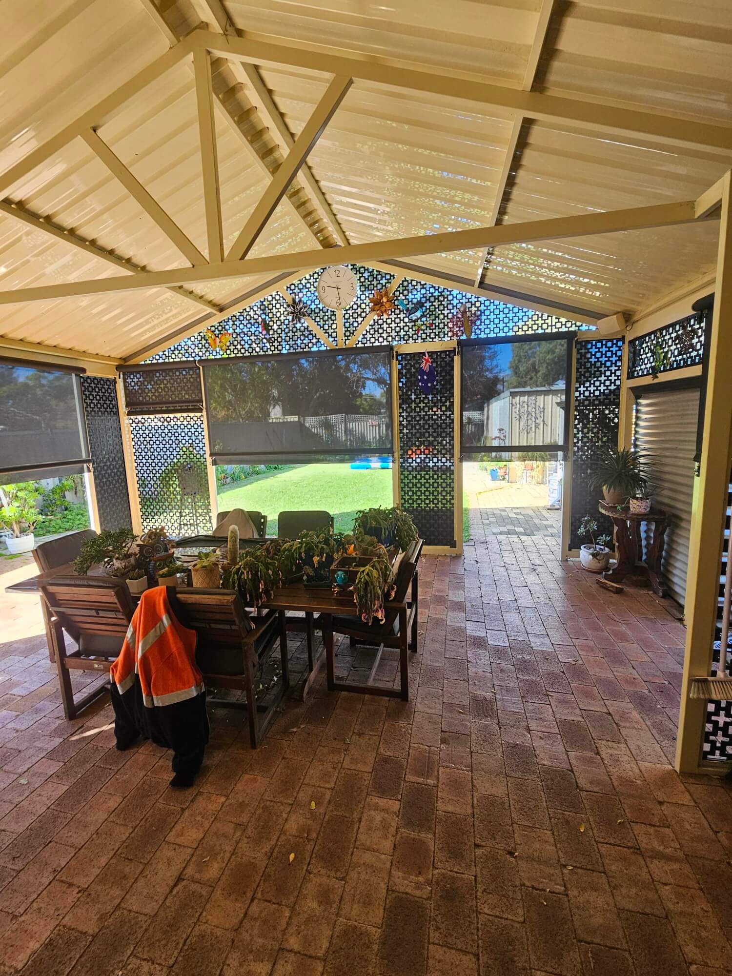 Kelmscott | Crank & Clip Outdoor Blinds