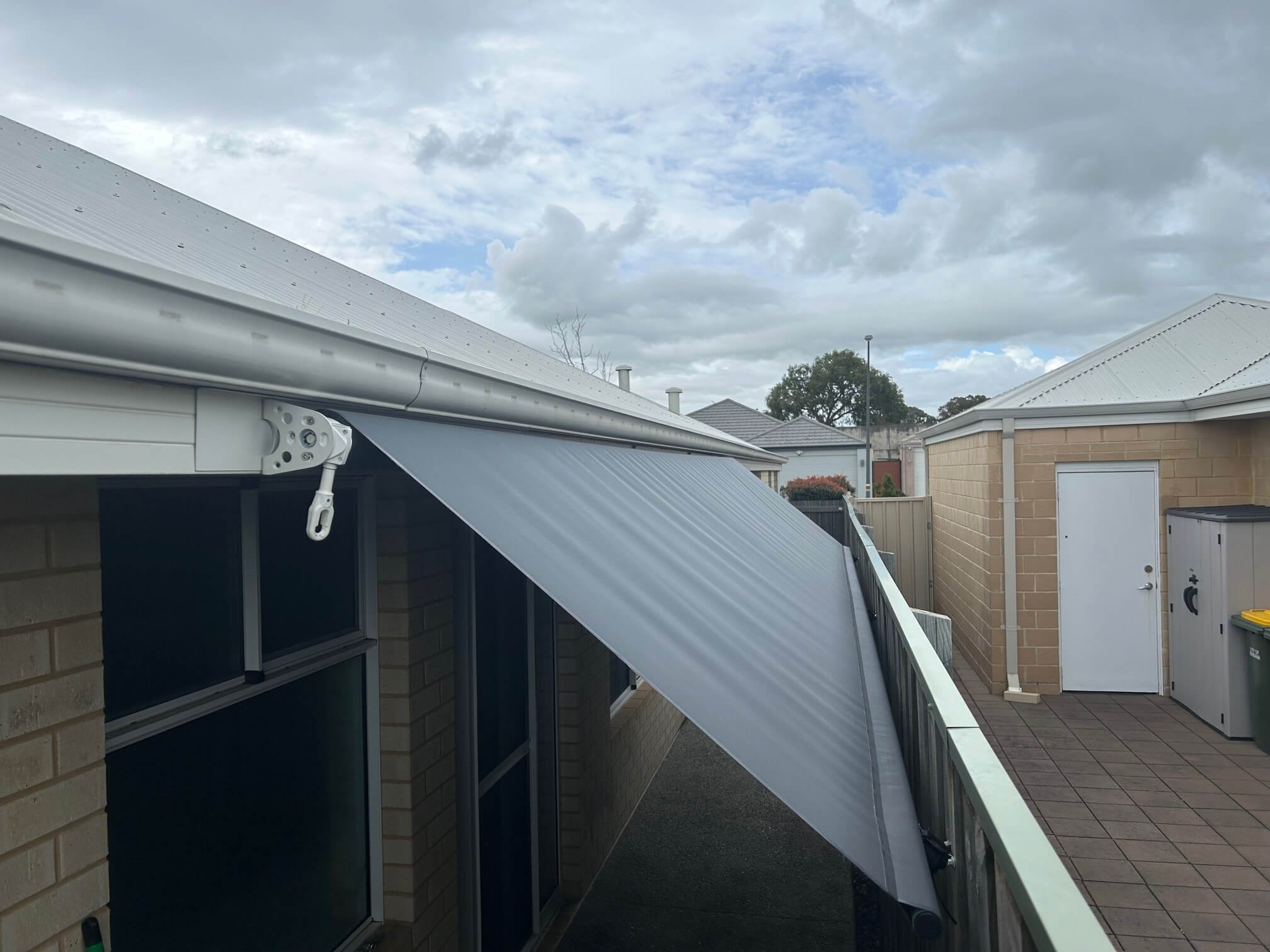 Wellard | Sun Shielding Roof to Fence Blind